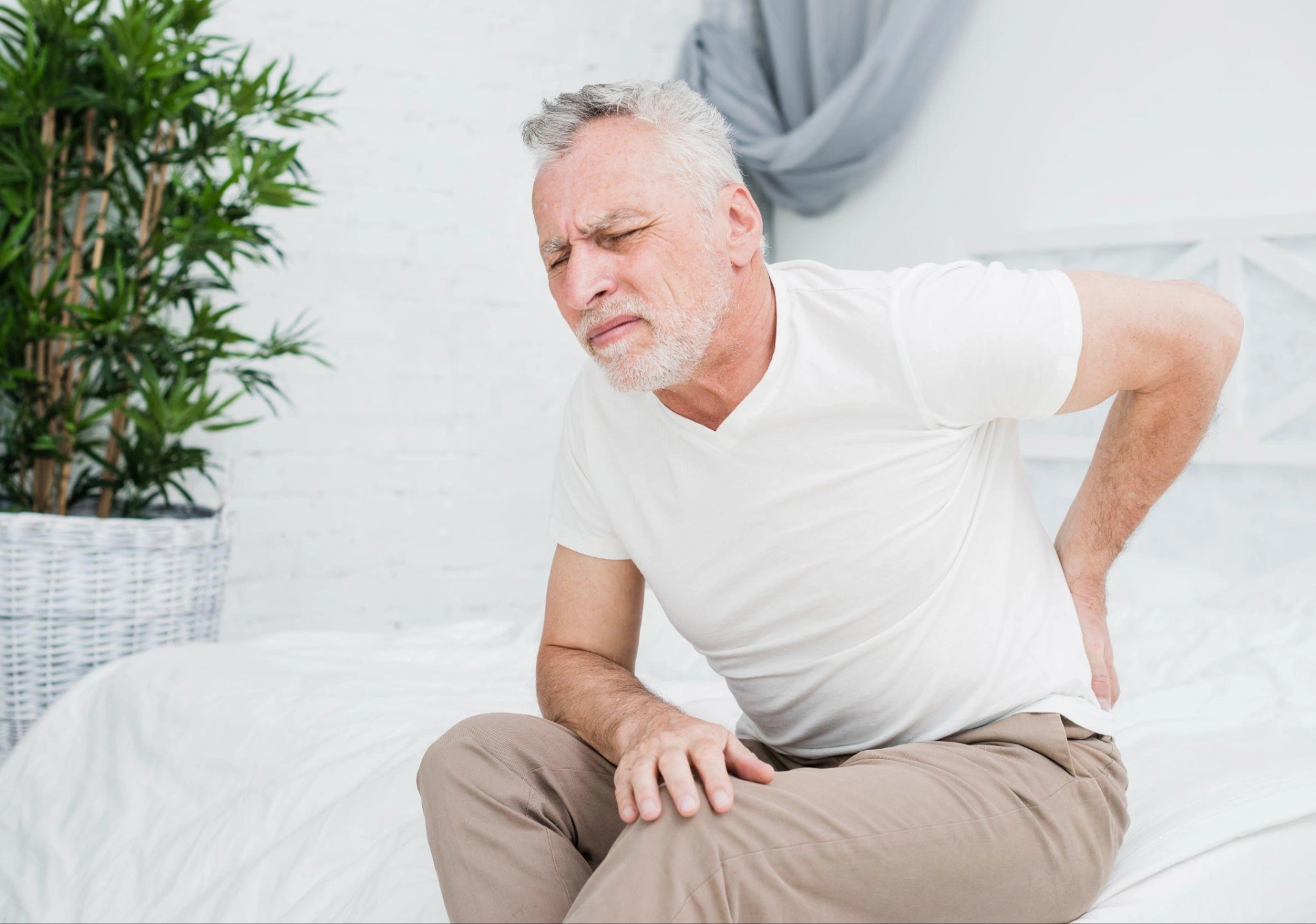 When to Worry About Pain In The Back | Common Pain in the Back Causes ...